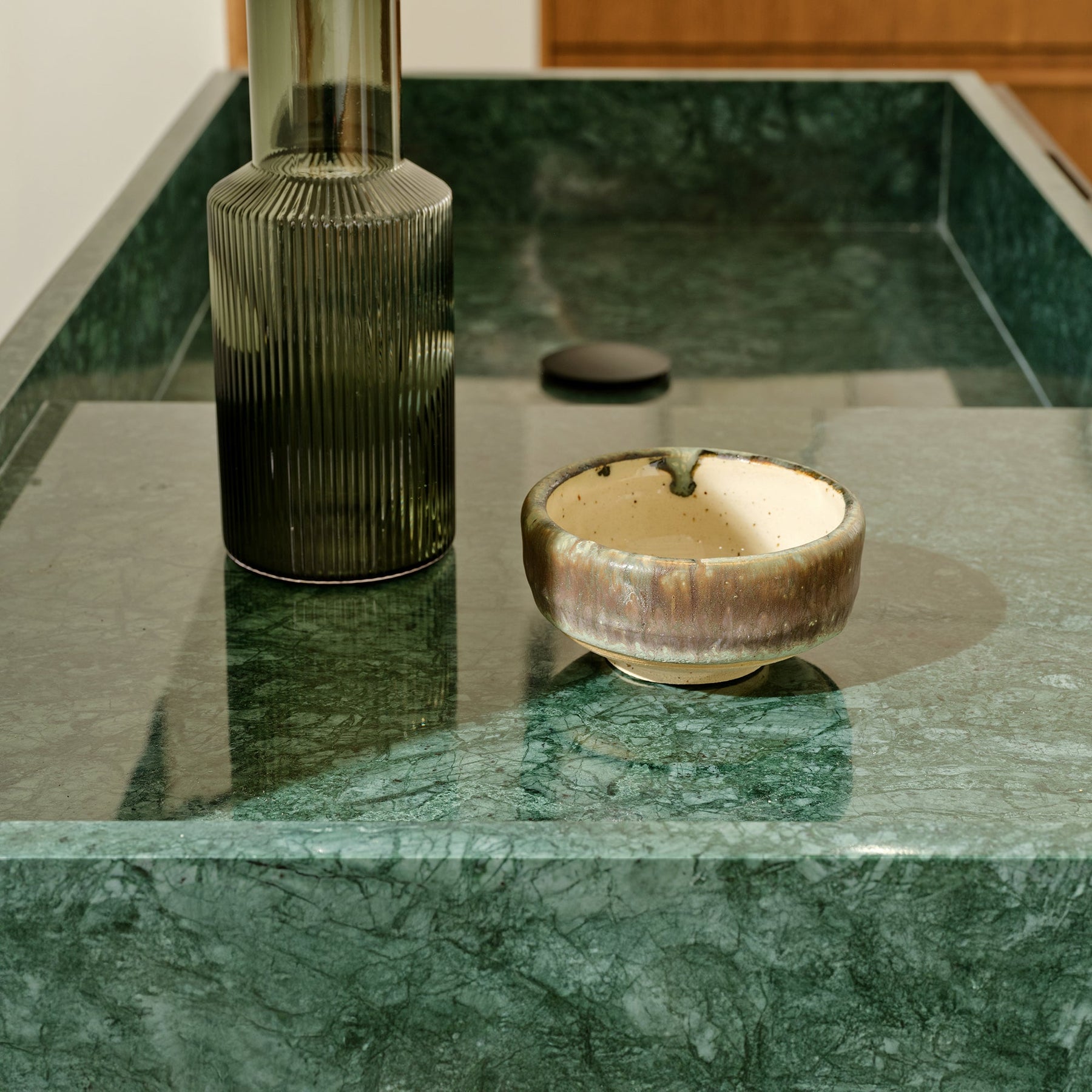 Houtmerk - Badmeubel Legio natuursteen wastafel - Houten lades en ...