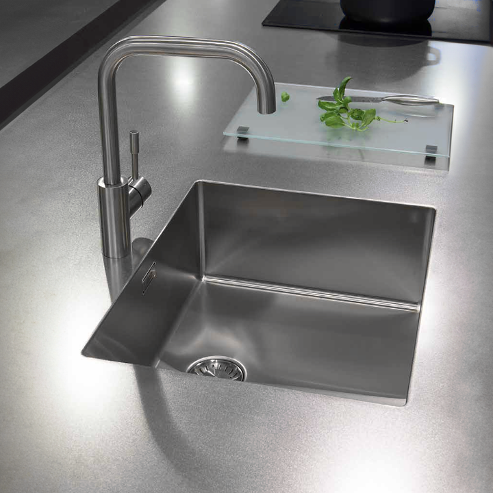 Inox Keukenblad - Strak Roestvast staal en RVS spoelbak | Houtmerk